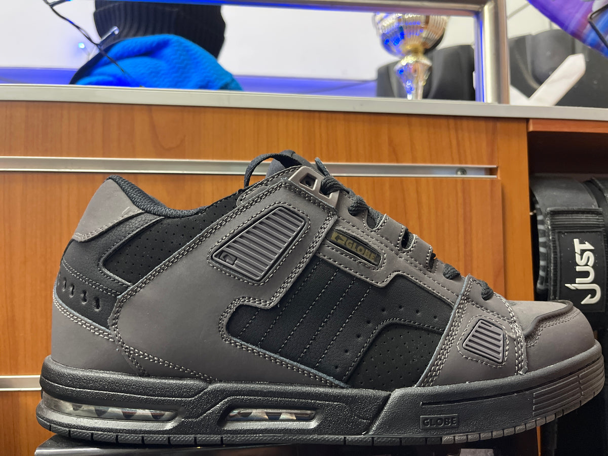 Sabre PHantom/black/steel – Radical Trick